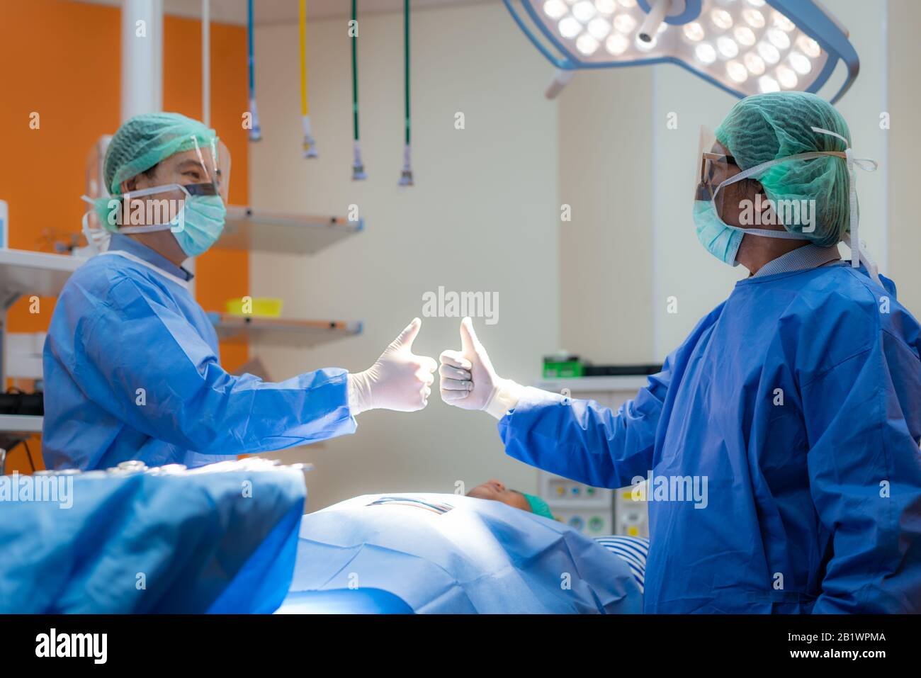 Operating room uniform show hi-res stock photography and images - Alamy