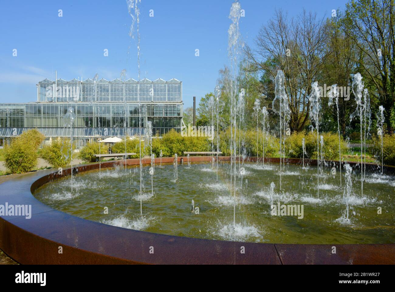 Berlin, water fountain in the gardens of the world Marzahn Stock Photo ...