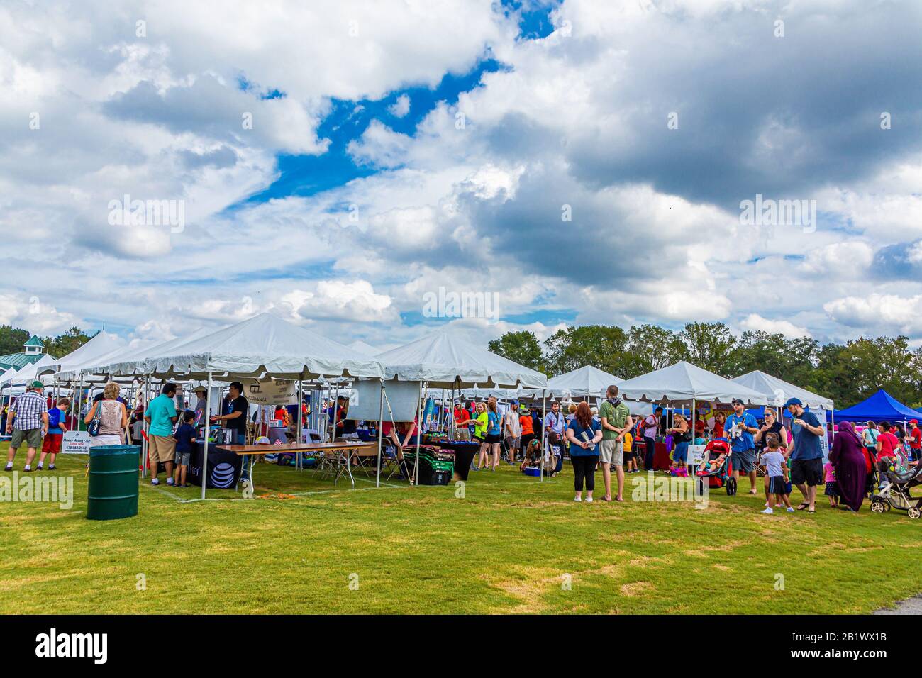 Carnival vendor midway hi-res stock photography and images - Alamy