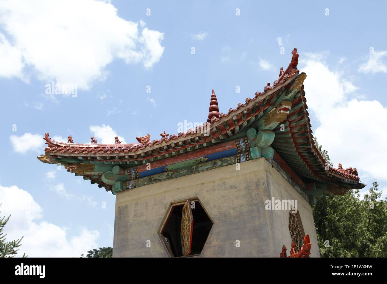 The roof of ancient Chinese architecture,A close-up Stock Photo - Alamy