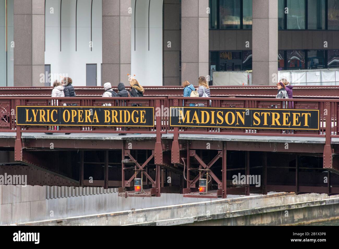 Chicago illinois usa madison street hi-res stock photography and images ...