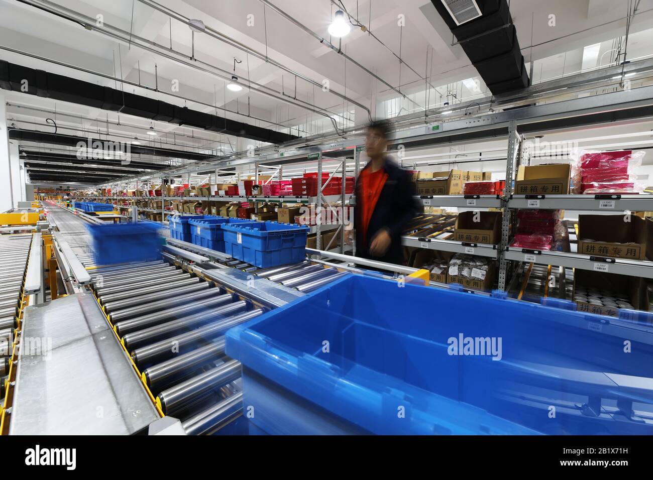 China technology production line hi-res stock photography and images ...