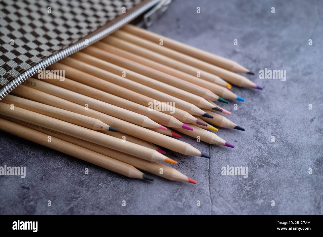 Row coloured pencils hi-res stock photography and images - Alamy