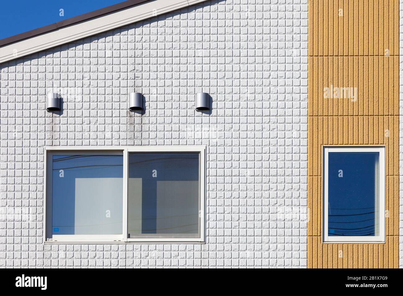 Wall of building with windows Stock Photo - Alamy