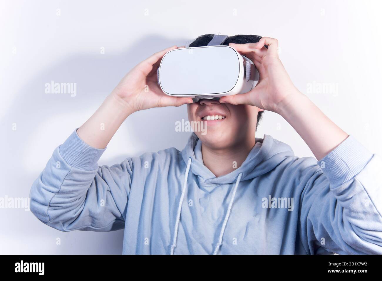 People who are using vr virtual reality and wearing glasses to watch ...