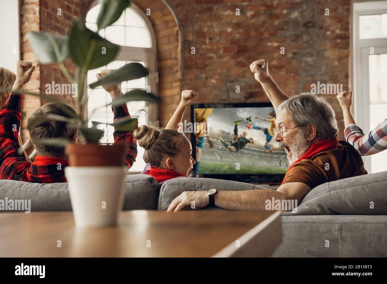Dad family watching football hi-res stock photography and images - Alamy