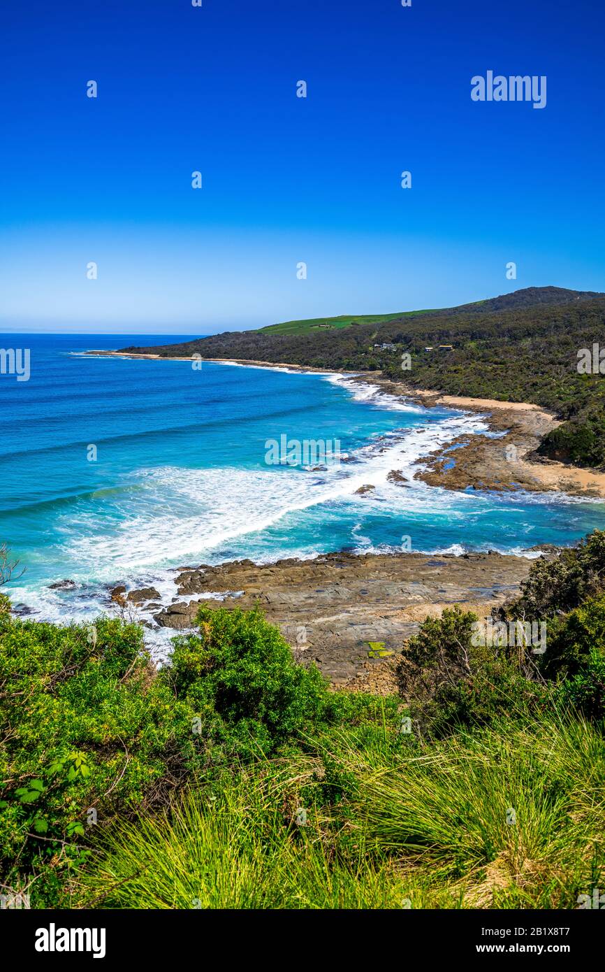Sweeping views of Victorian coastline along the Great Ocean Road in ...