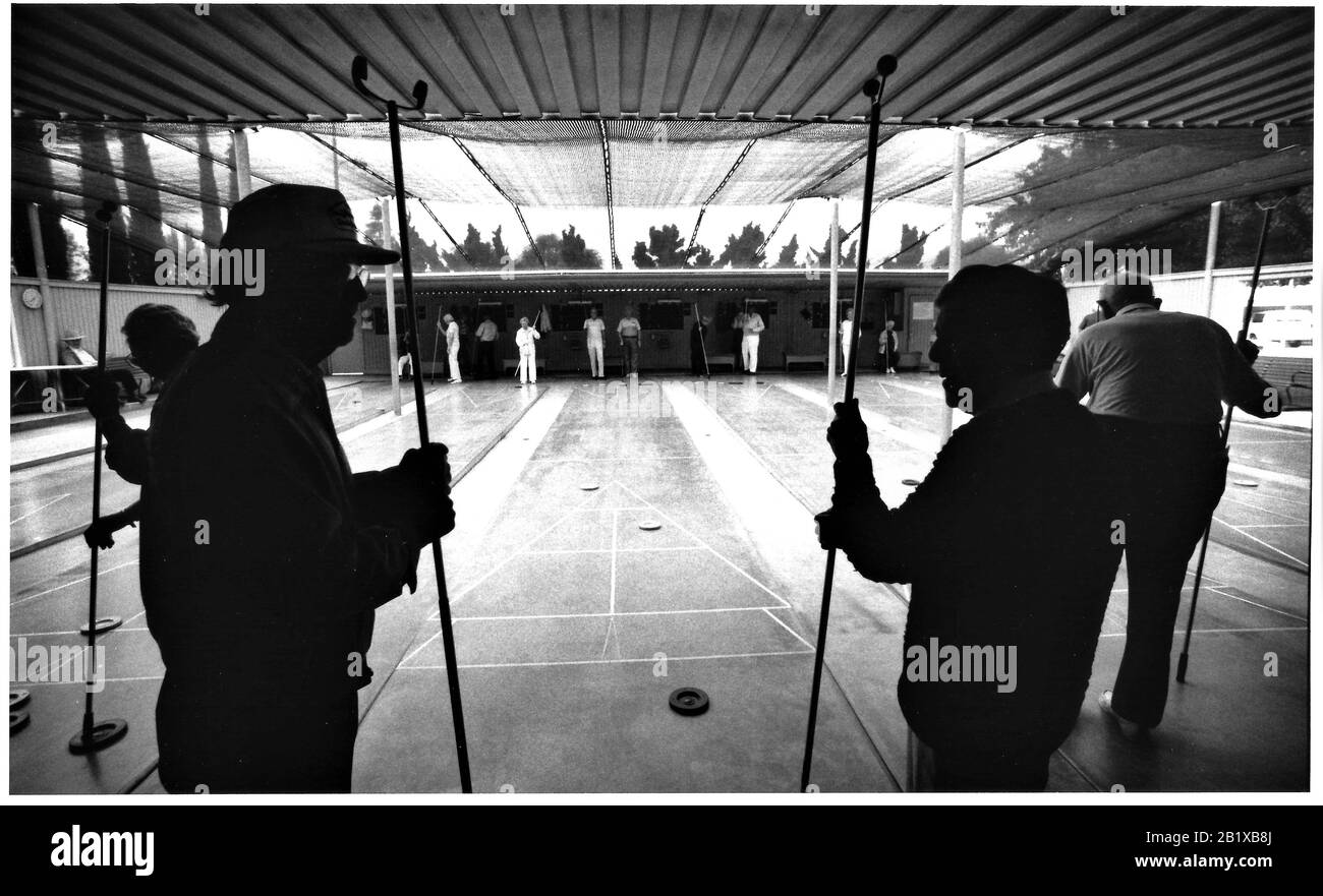 Shuffle board hi-res stock photography and images - Alamy