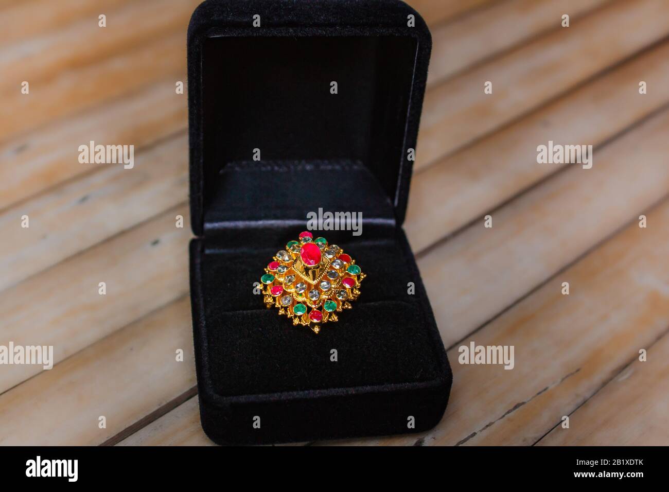 Nine-gem ring gold, gem thai style Stock Photo - Alamy