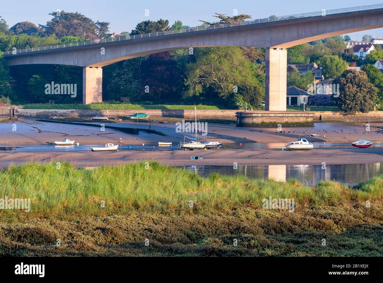 South bank river boats hi-res stock photography and images - Alamy