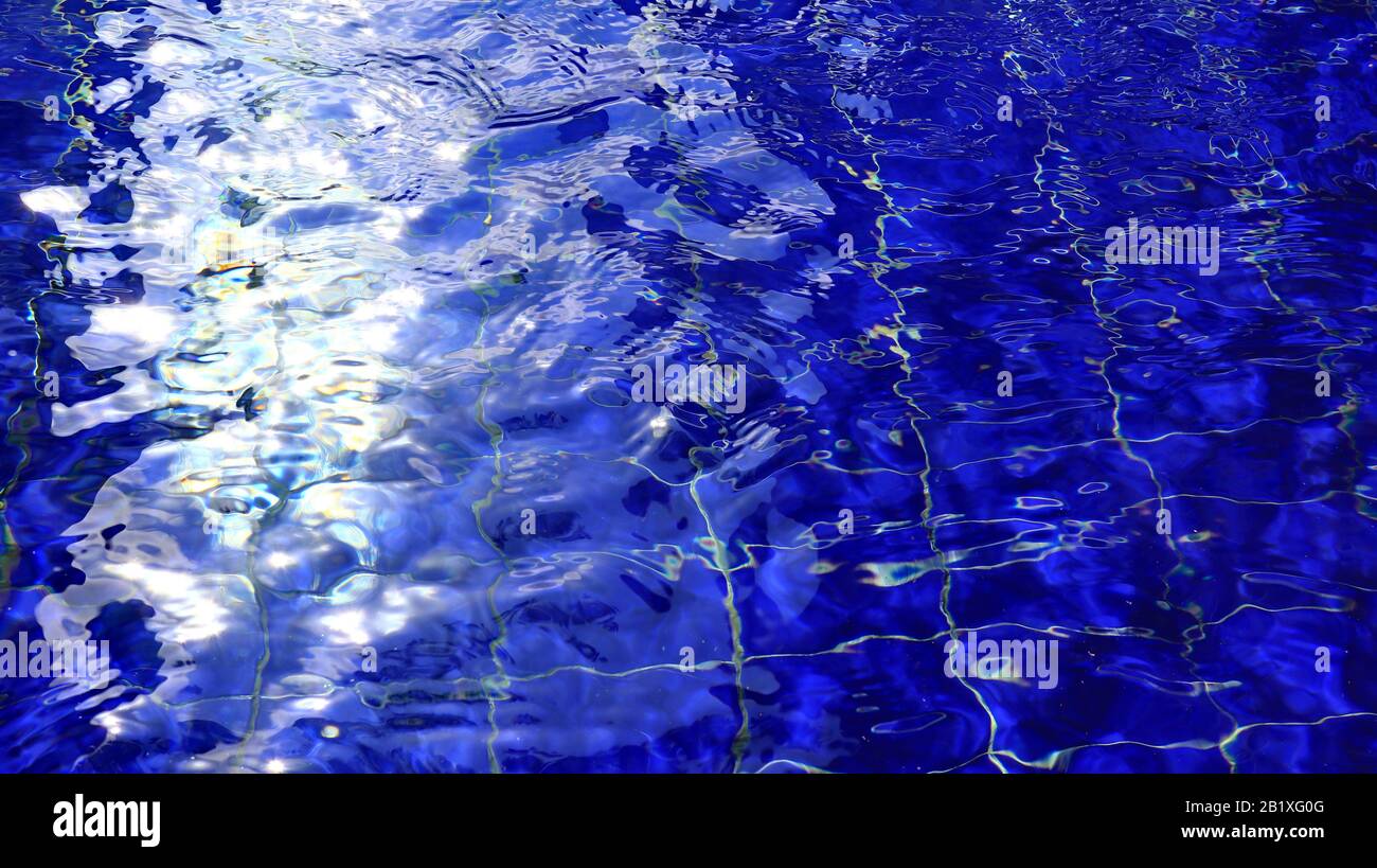 Ripple water swim hi-res stock photography and images - Alamy