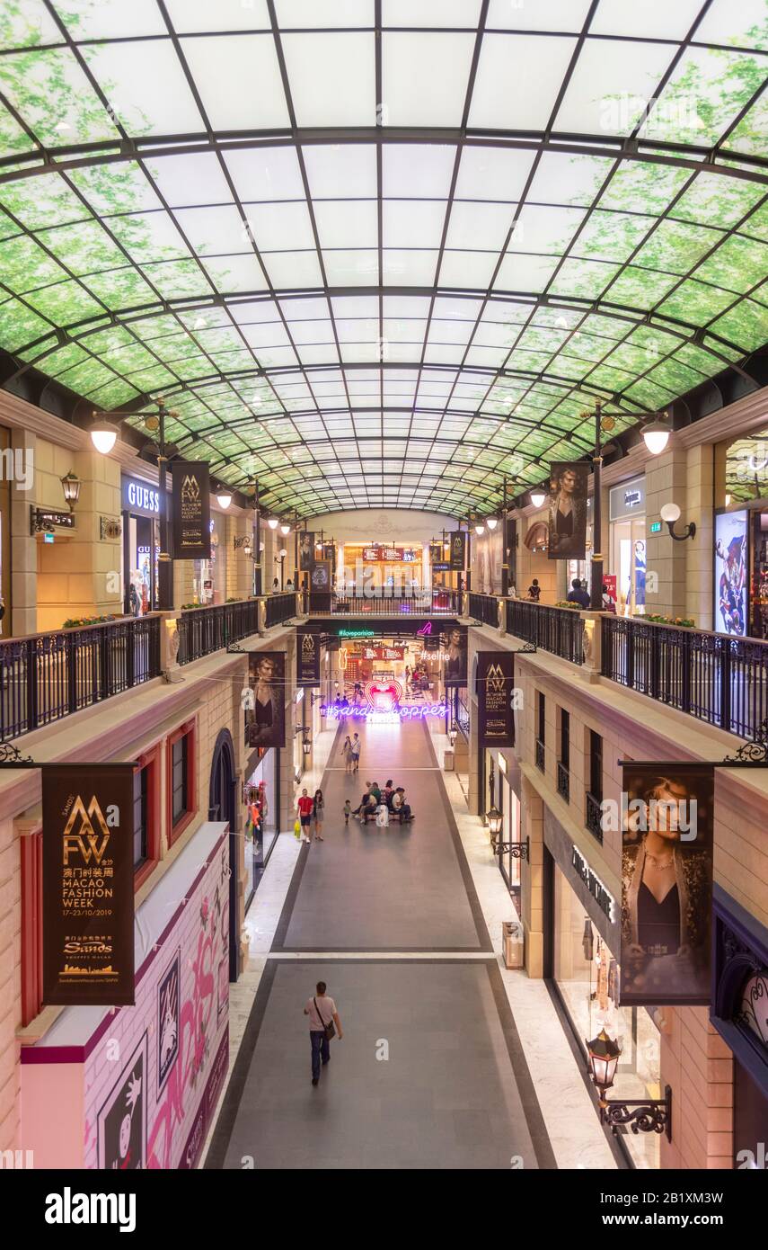 Shopping mall of The Parisian Hotel, Macau, China Stock Photo - Alamy