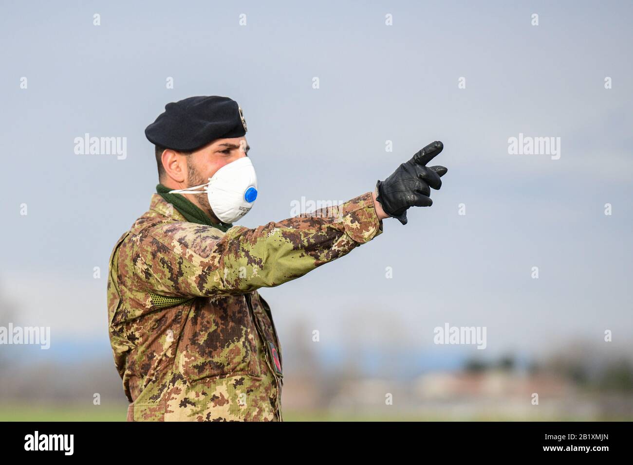 Italian gas mask hi-res stock photography and images - Alamy