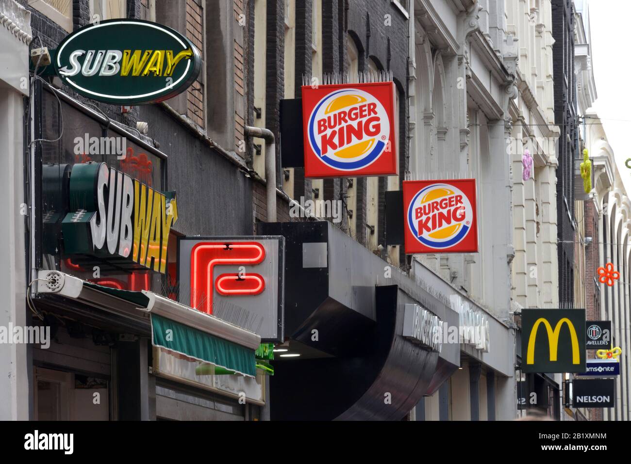 Fastfood, Kalverstraat, Amsterdam, Niederlande Stock Photo - Alamy