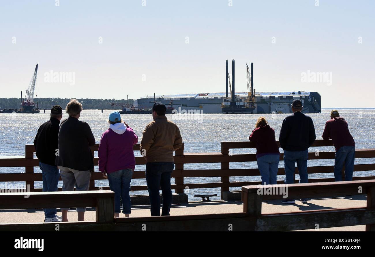 From capsized barge hi-res stock photography and images - Alamy