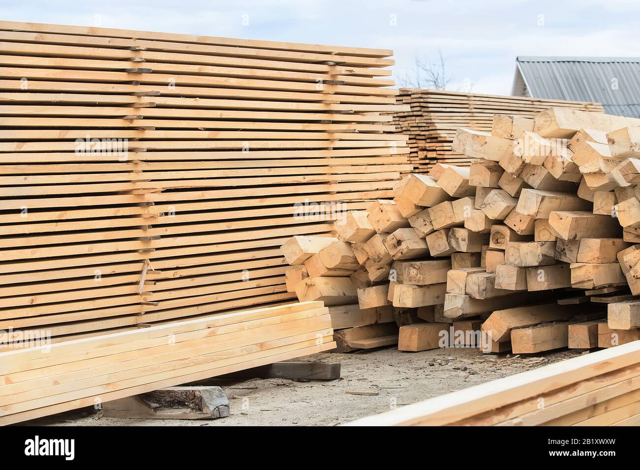 Eaves board hi-res stock photography and images - Alamy