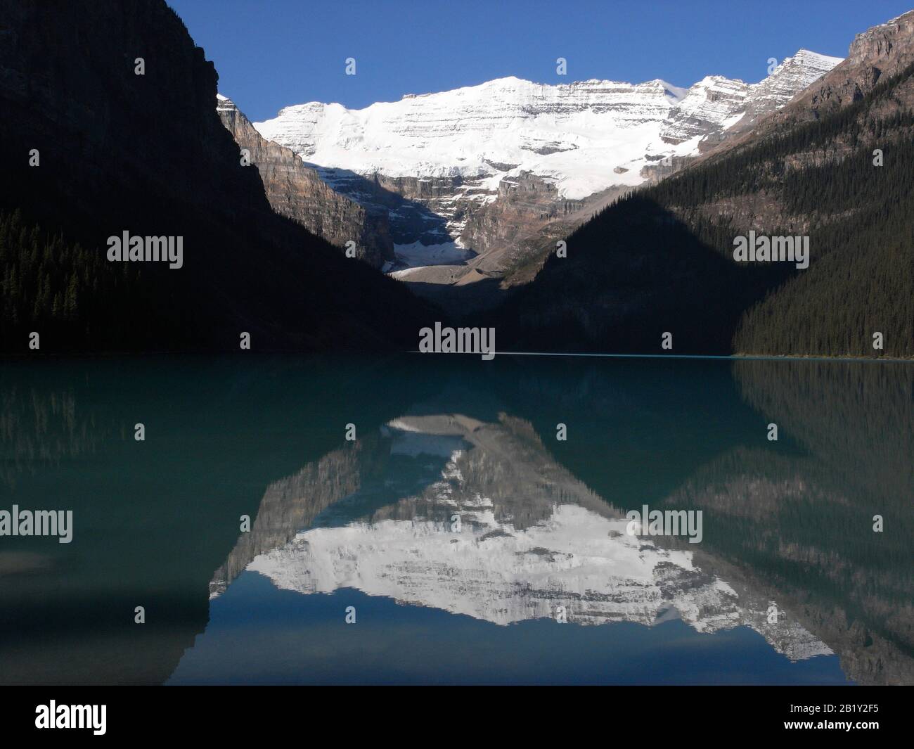 Famous lake louise alberta hi-res stock photography and images - Alamy