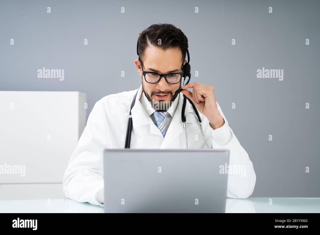 Medical receptionist phone hi-res stock photography and images - Alamy
