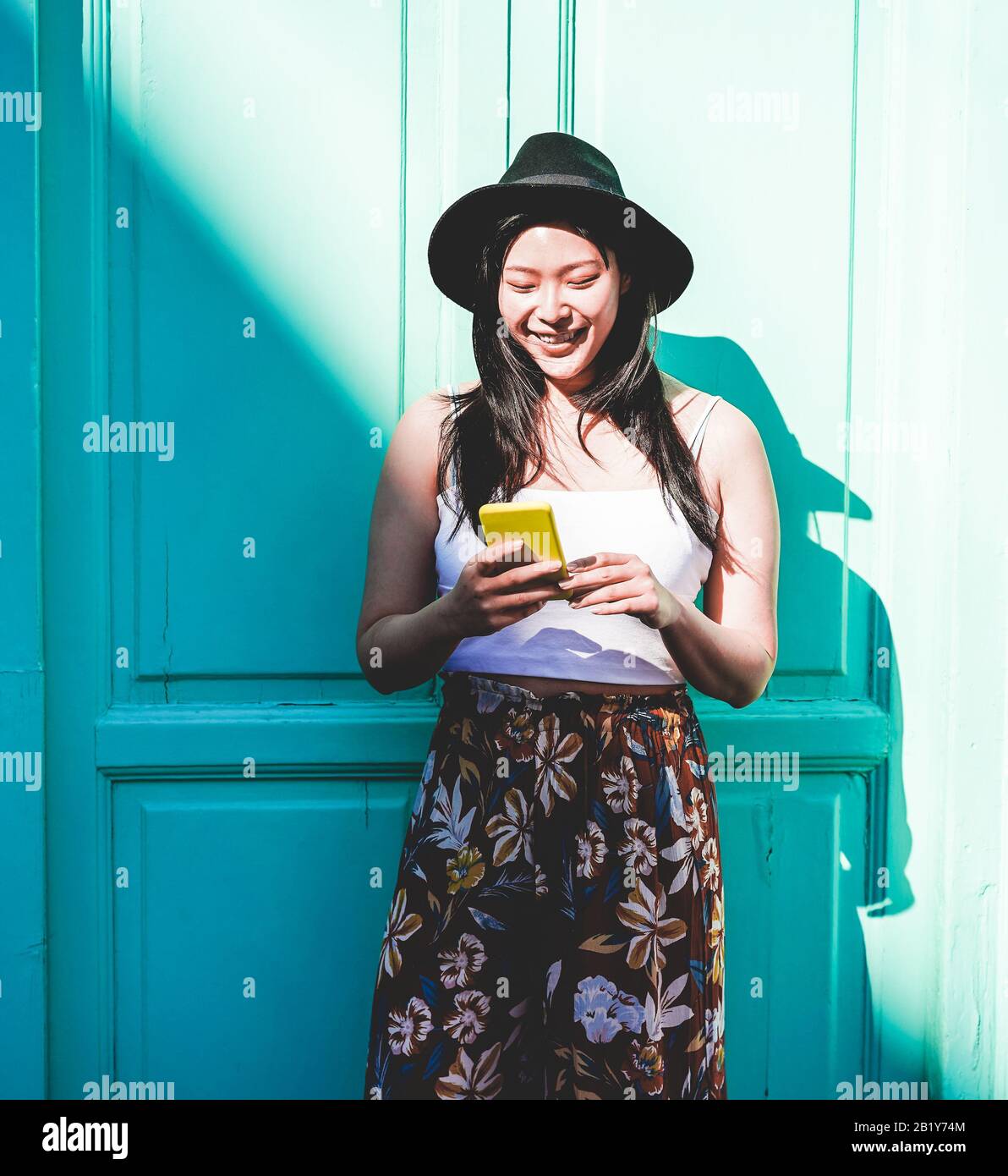 Millennial gener hi-res stock photography and images - Alamy