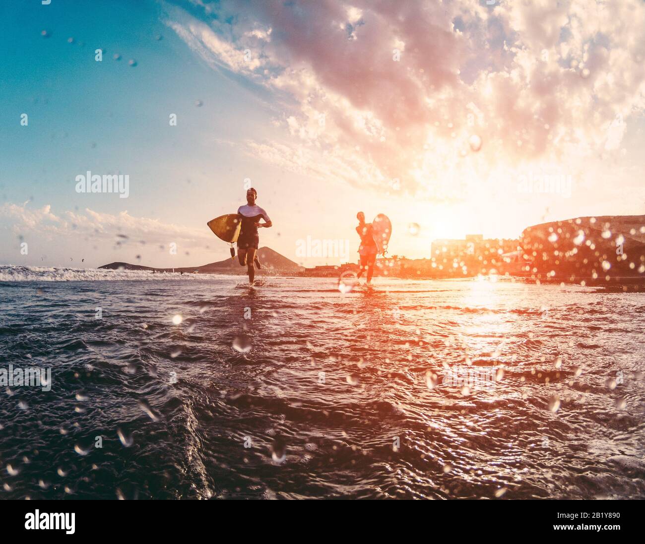 Hawaii couple running on beach hi-res stock photography and images - Alamy