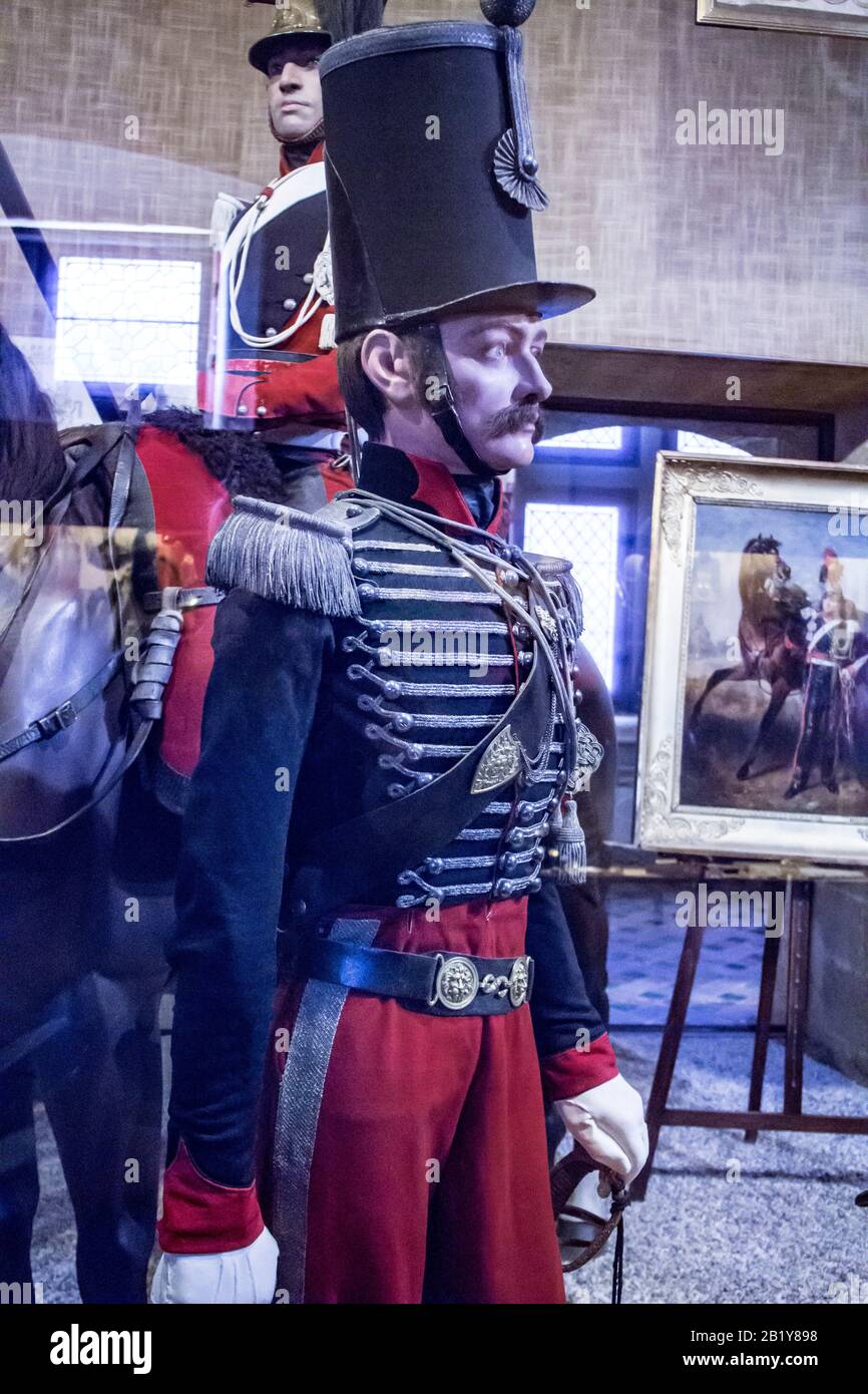 Musée de l'Emperi à Salon-de-Provence : Officier du 4ème Régiment de ...