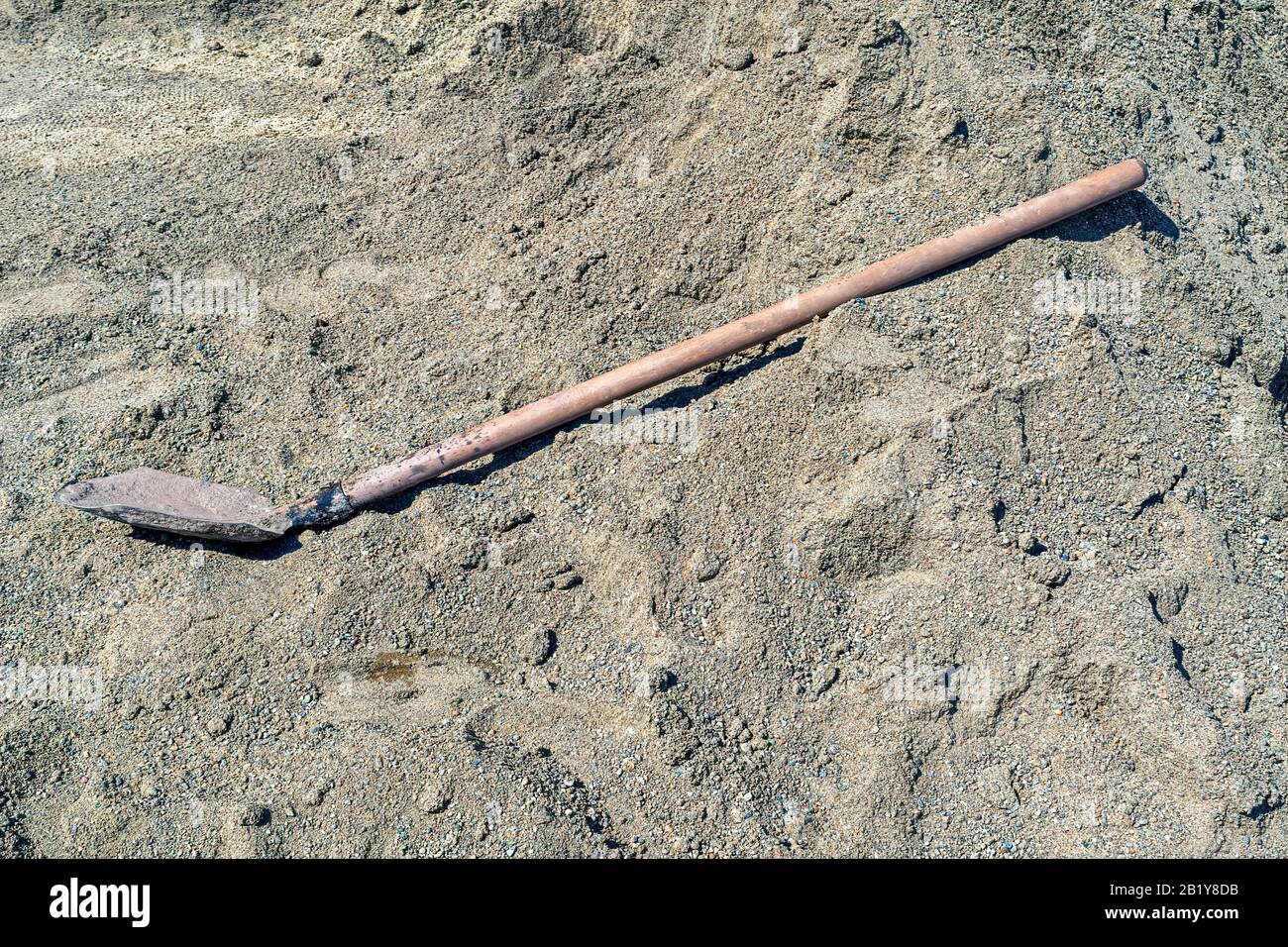 Shoveling sand hi-res stock photography and images - Alamy