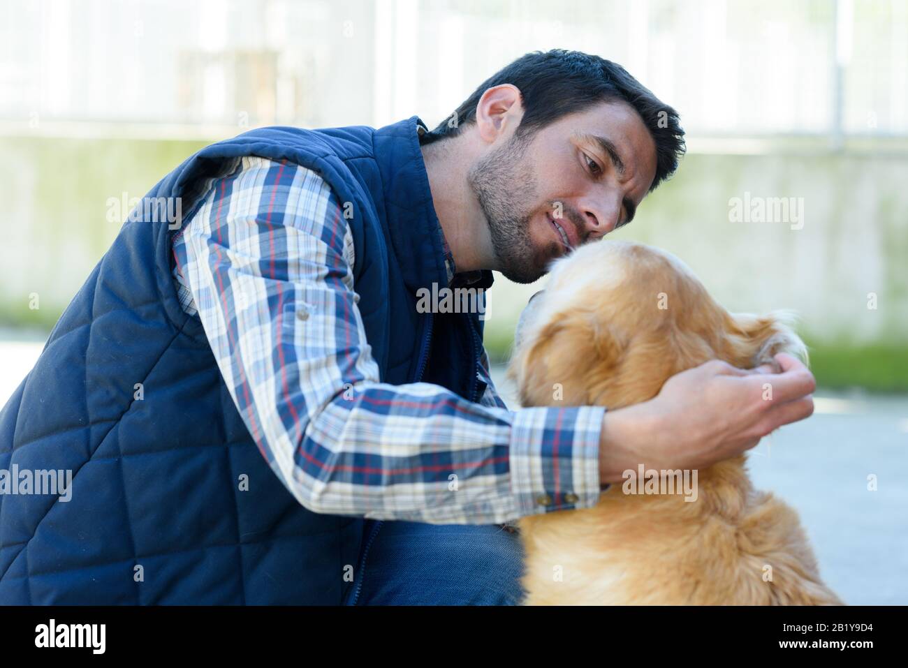 Happy vet hi-res stock photography and images - Alamy