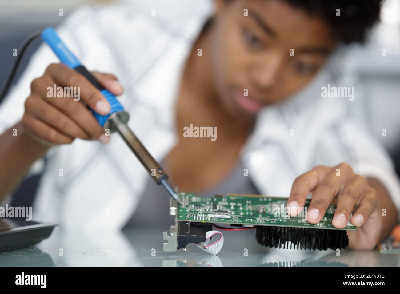 Women soldering hi-res stock photography and images - Alamy
