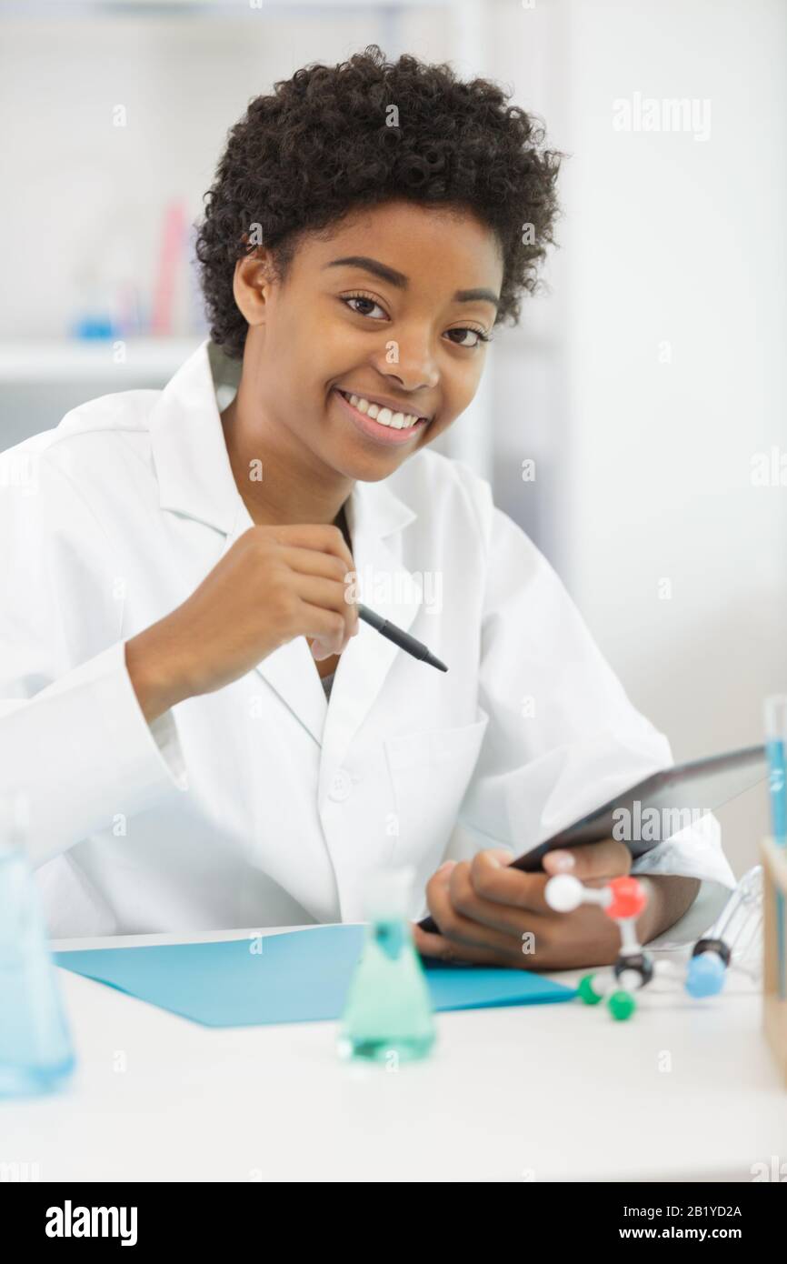 Indian doctor hospital patient writing hi-res stock photography and ...