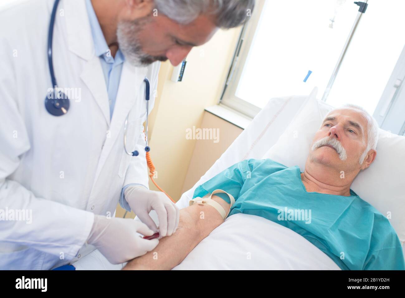 Blood draw man senior hi-res stock photography and images - Alamy