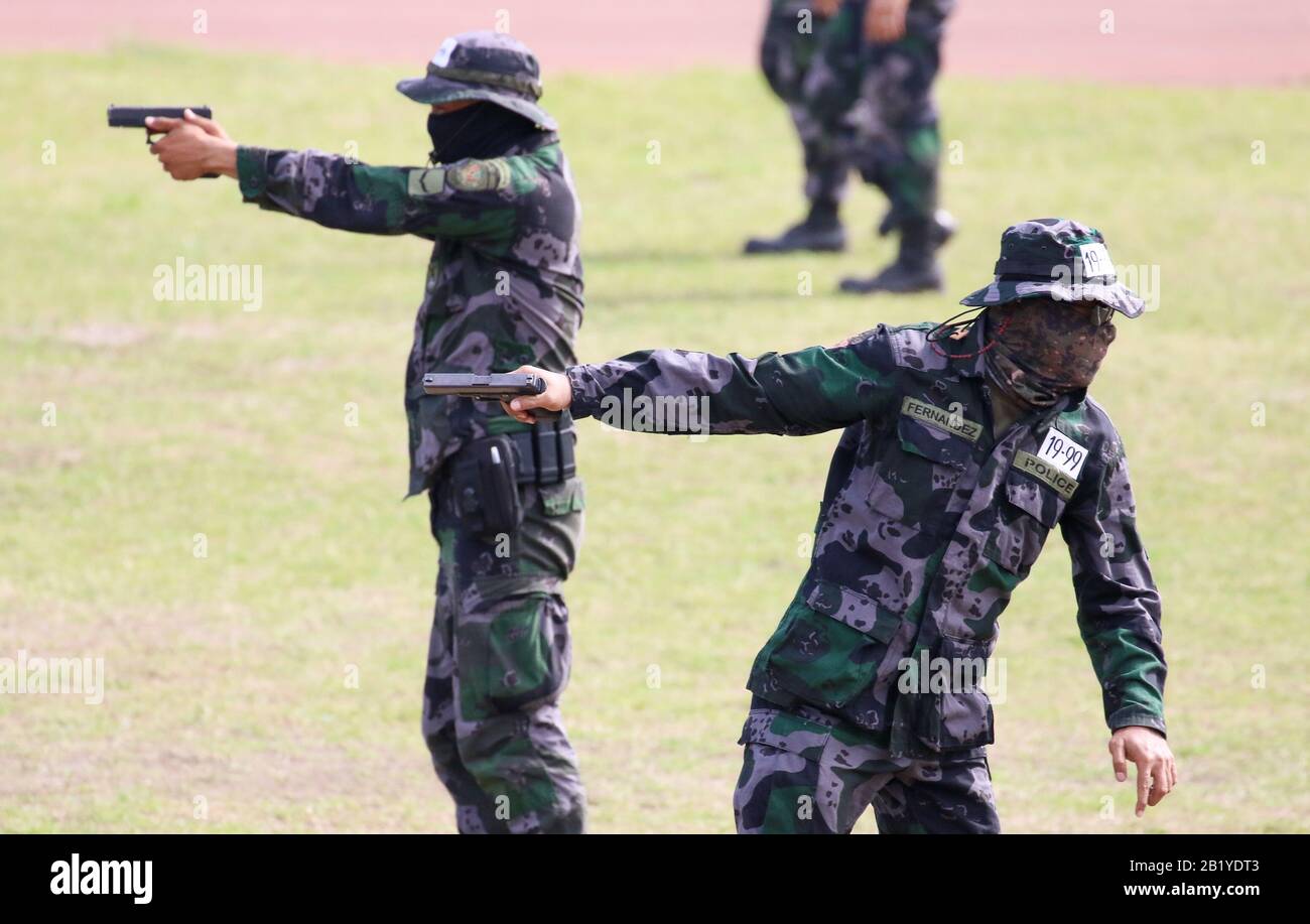 In-service policemen pointing its service weapon during VIP Security ...