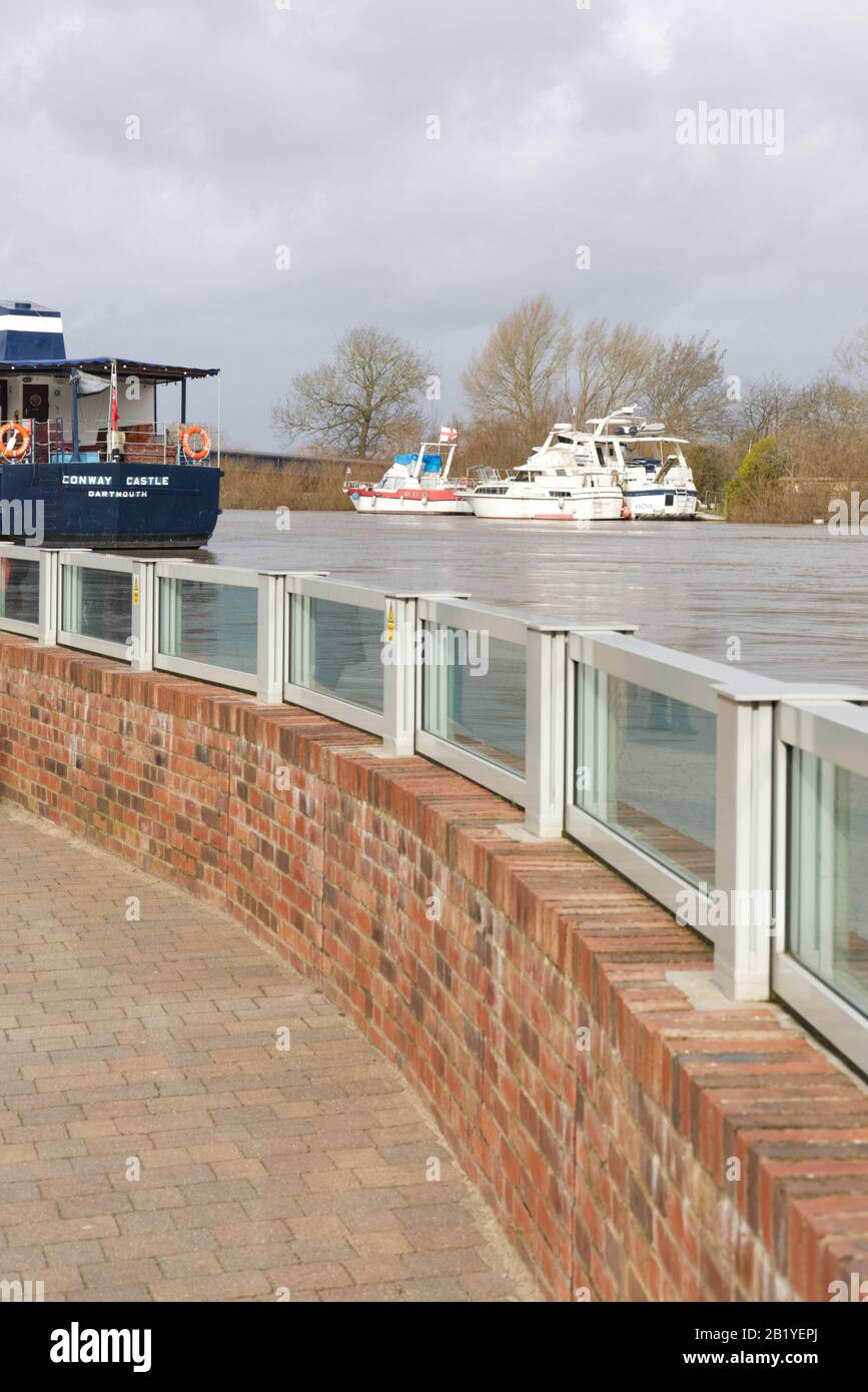 Flood defense system, receding flood waters in Upton upon Severn Stock ...