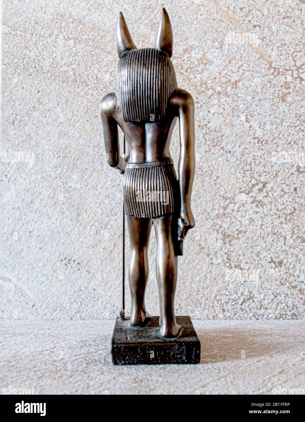 Ancient egyptian dog statue hi-res stock photography and images - Alamy