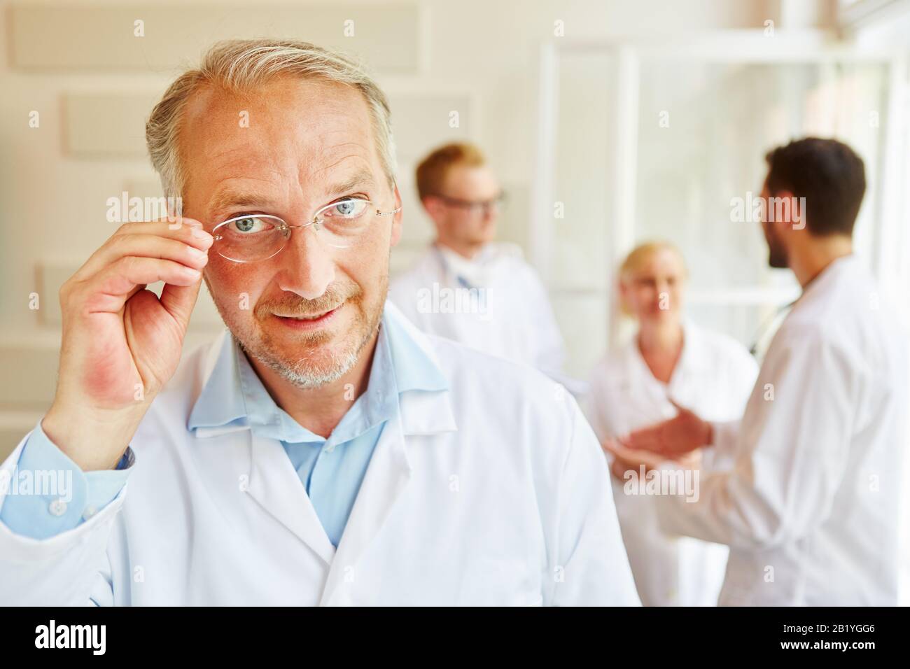 Group portrait of doctors hi-res stock photography and images - Alamy
