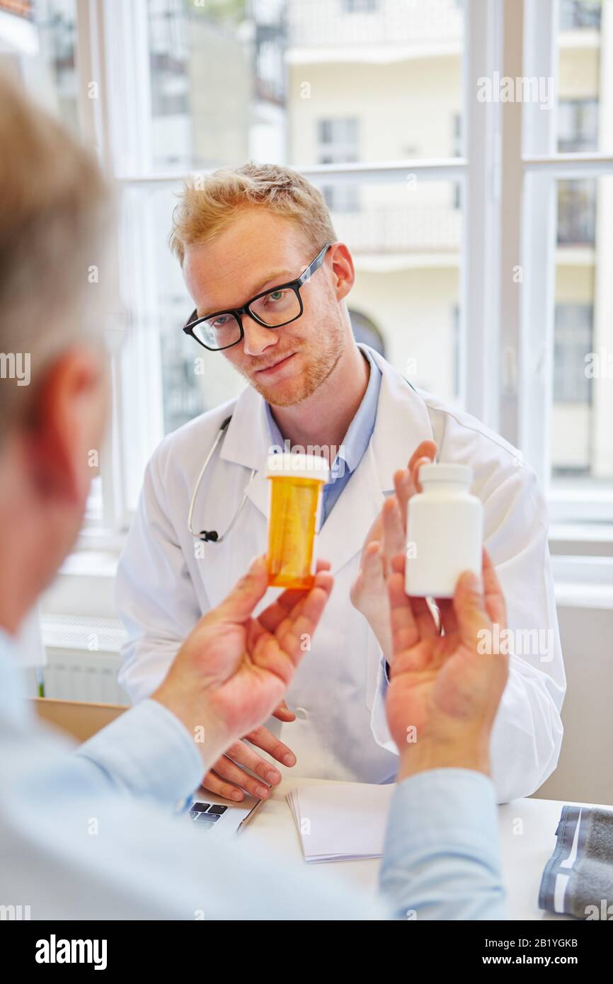 Doctor gives patient tablets during his office hour Stock Photo - Alamy
