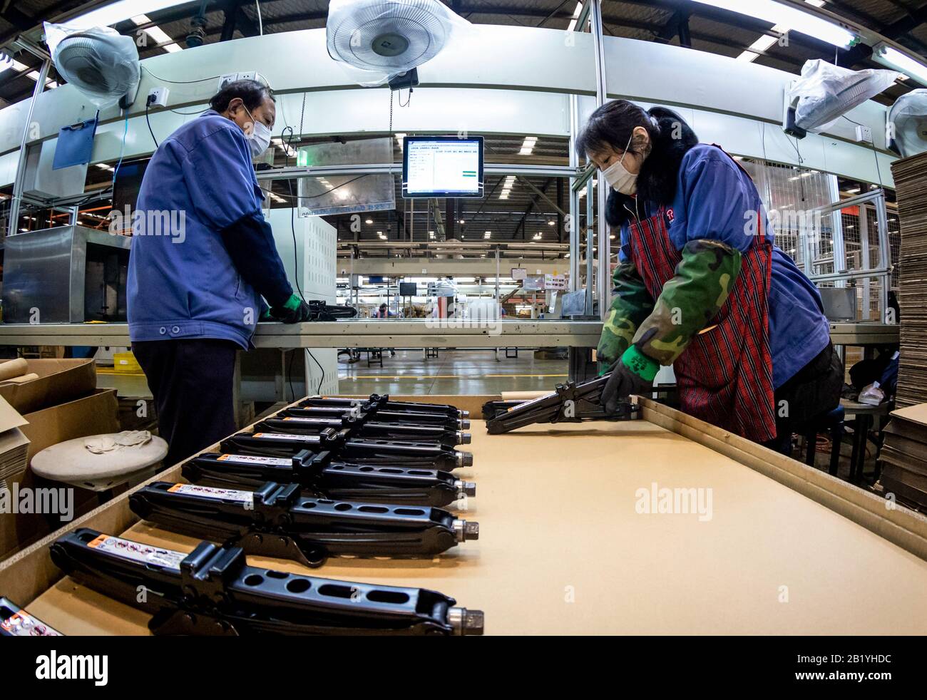 Chinese labor workforce hi-res stock photography and images - Alamy