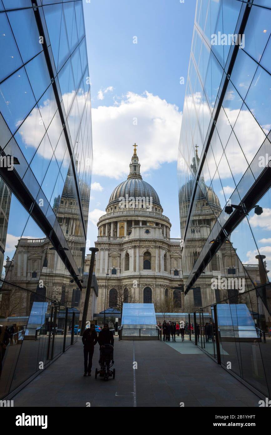 UK, England, London, St. Paul's Cathedral reflection Stock Photo - Alamy
