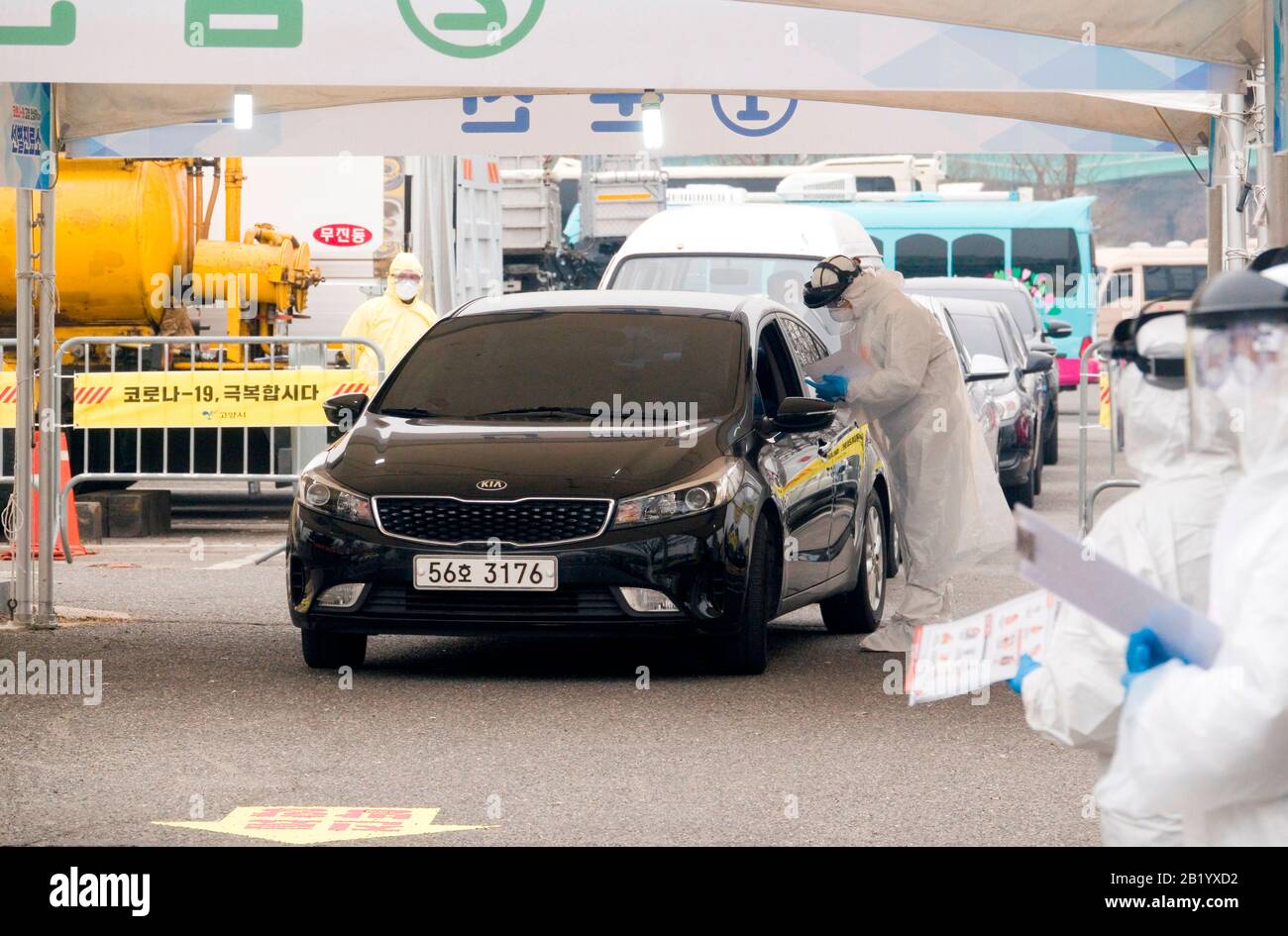 Seoul, South Korea. 28th Feb 2020. Drive-thru clinic testing of the ...