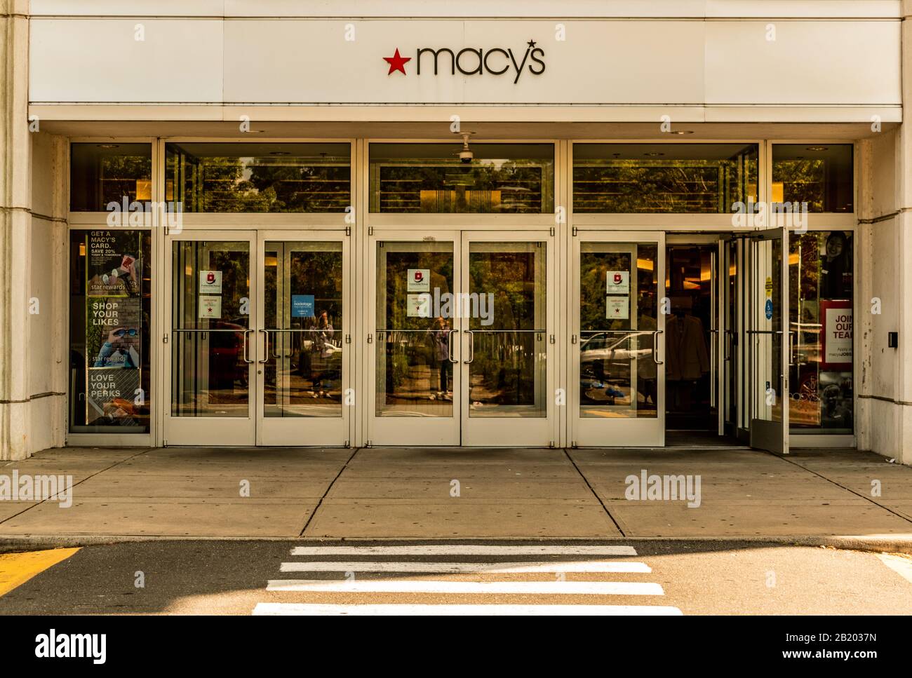 Glass Entrance Doors High Resolution Stock Photography and Images - Alamy