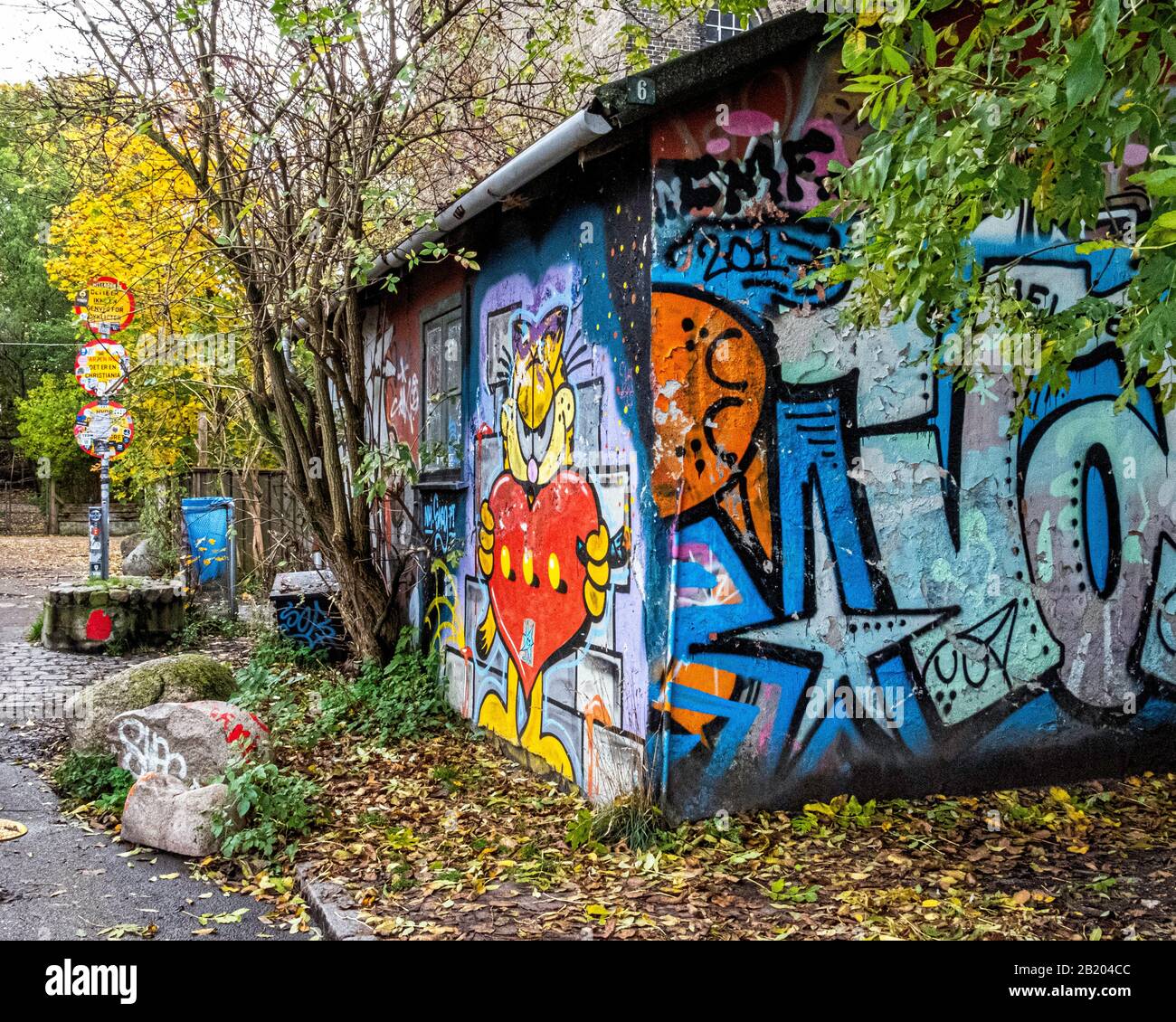 Hippie commune hi-res stock photography and images - Alamy
