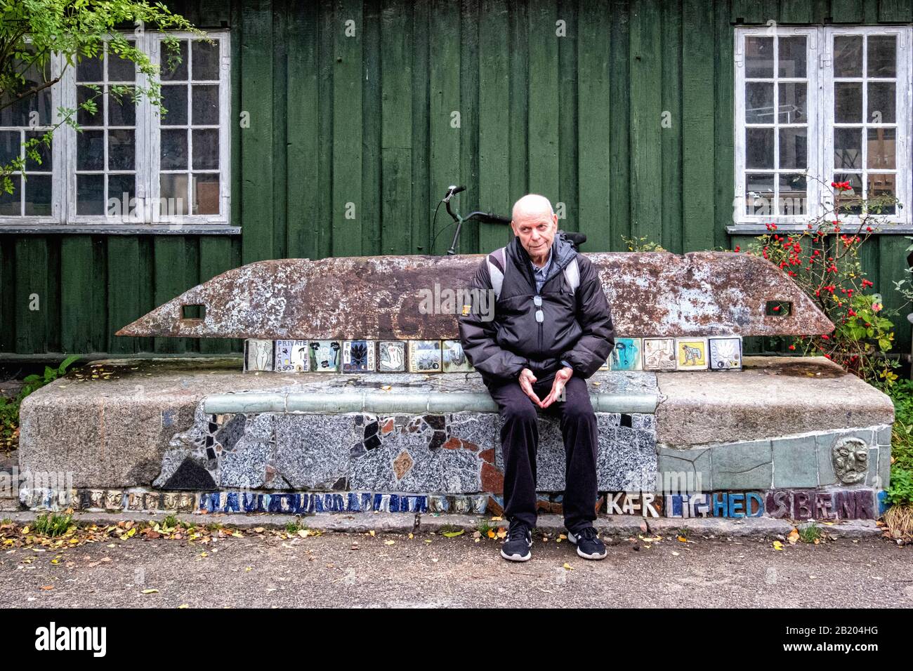 Self contained society hi-res stock photography and images - Alamy