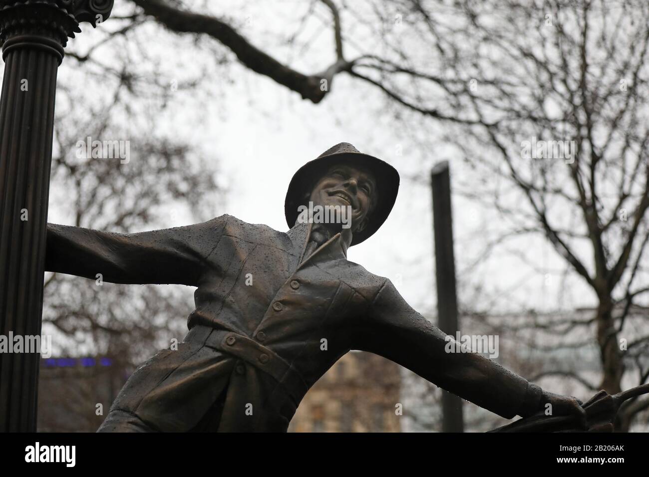 A statue gene kelly hi-res stock photography and images - Alamy