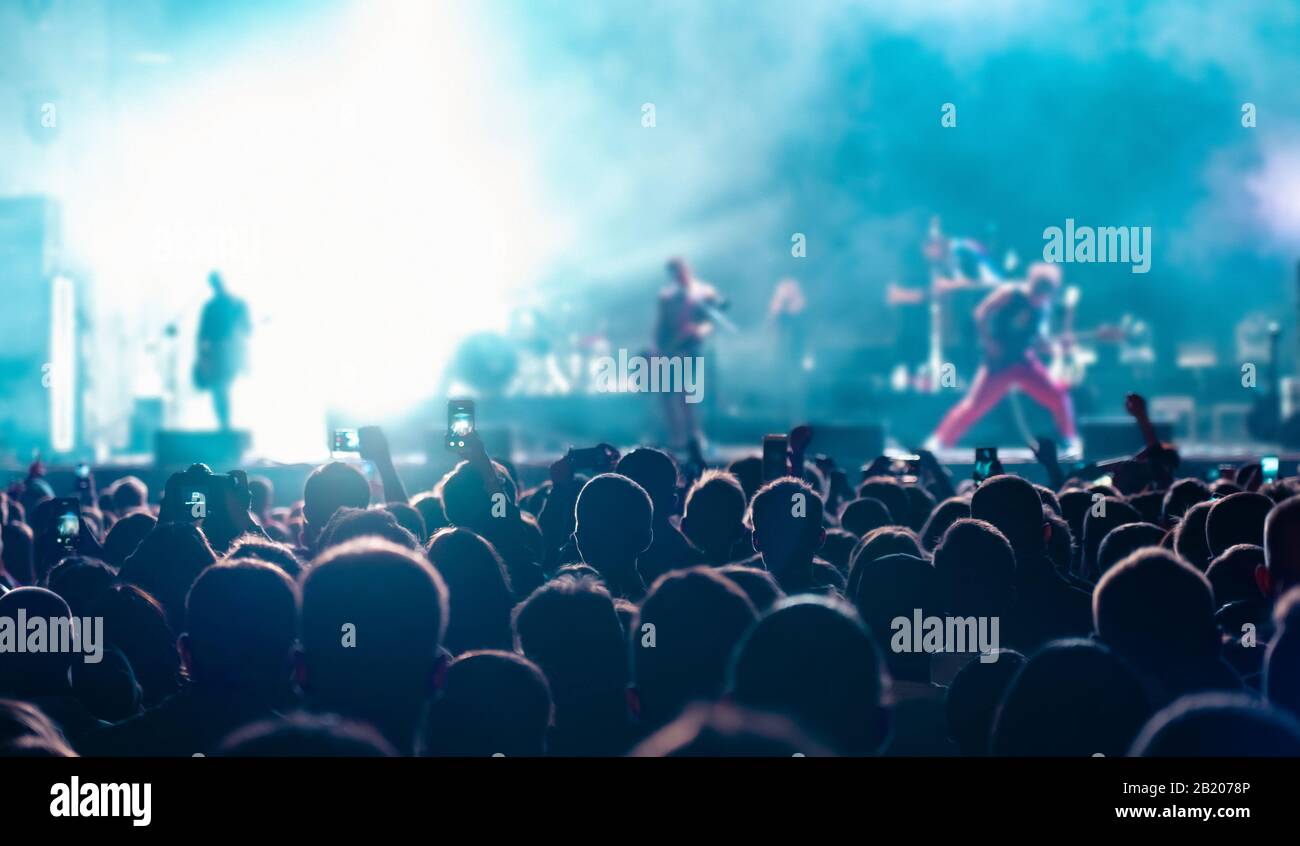 Concert dance festival fan hi-res stock photography and images - Alamy