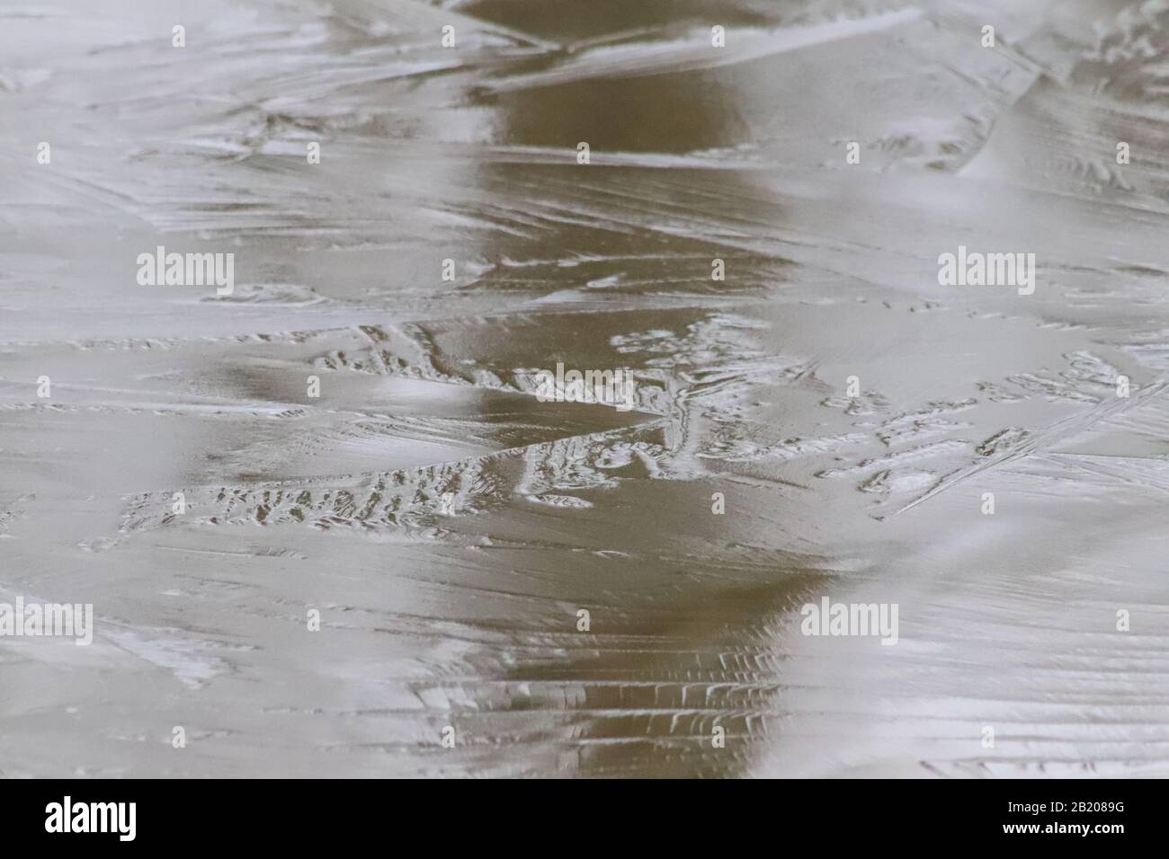 Ice patterns in frozen pond Stock Photo - Alamy