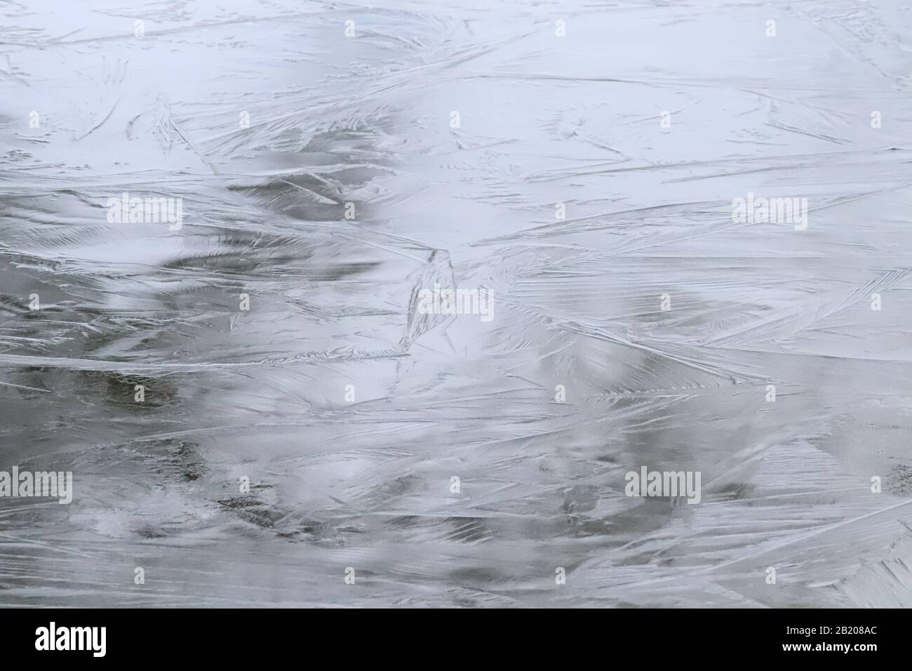 Ice patterns in frozen pond Stock Photo - Alamy