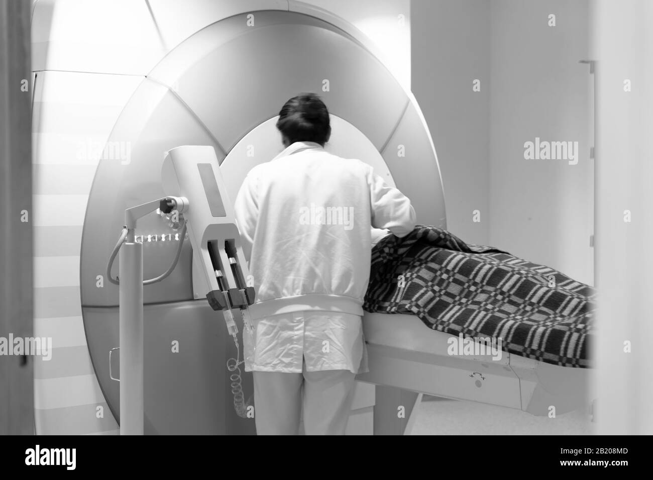 Patient in ct scanner Black and White Stock Photos & Images - Alamy