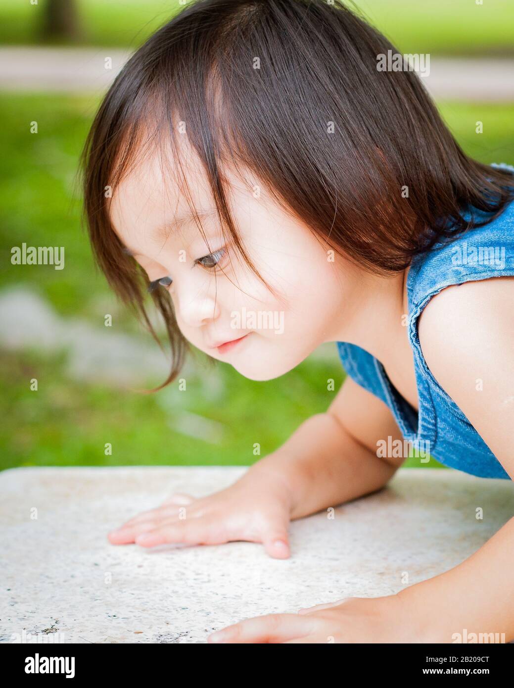 Kid fall down asian hi-res stock photography and images - Alamy