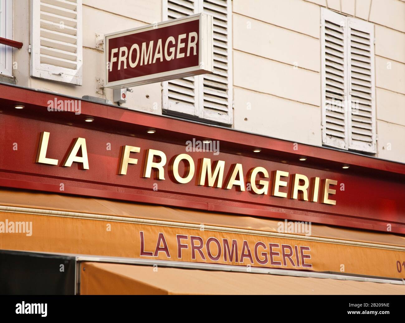 Parisian cheese shop hi-res stock photography and images - Alamy