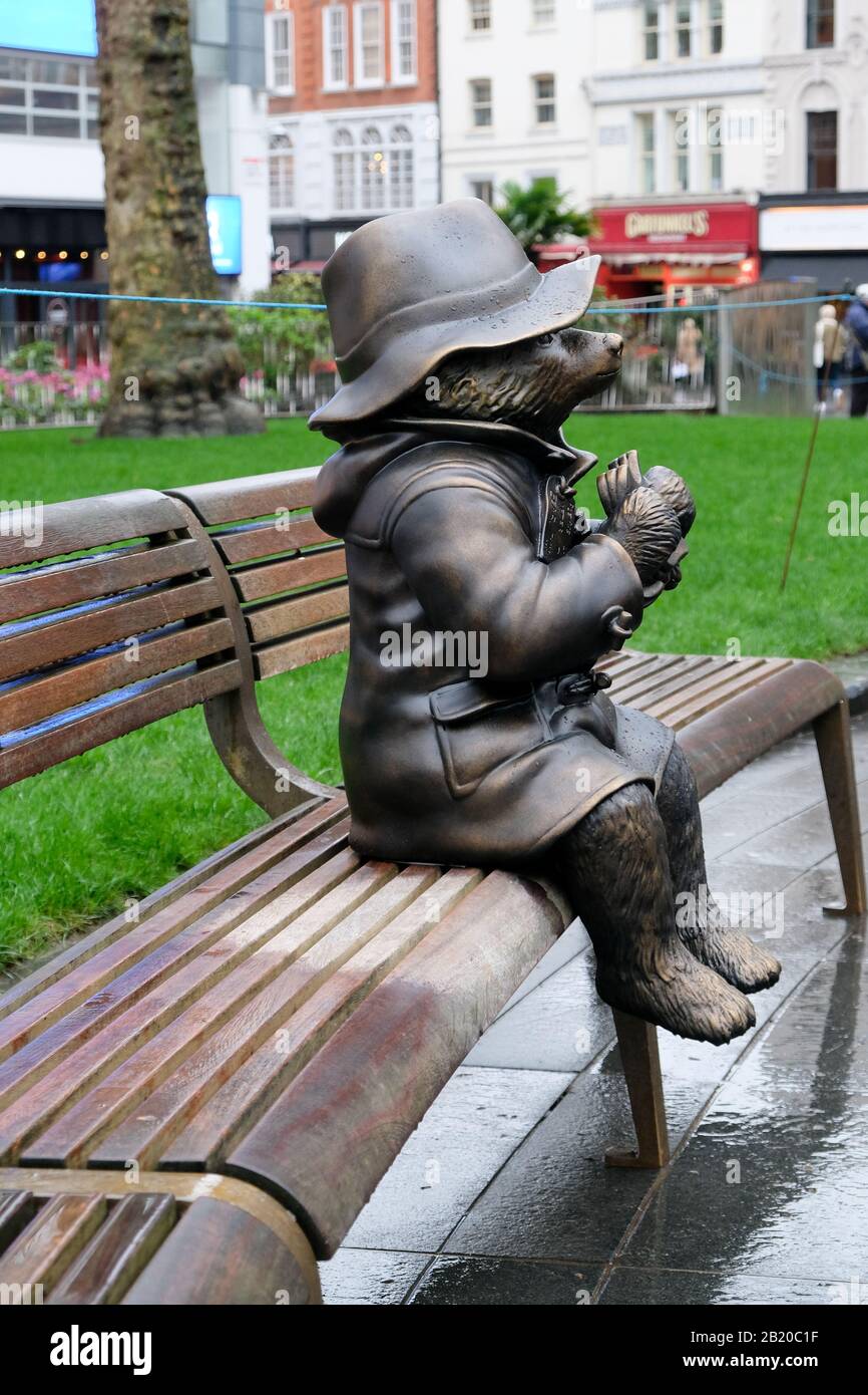 Londons statues hi-res stock photography and images - Alamy