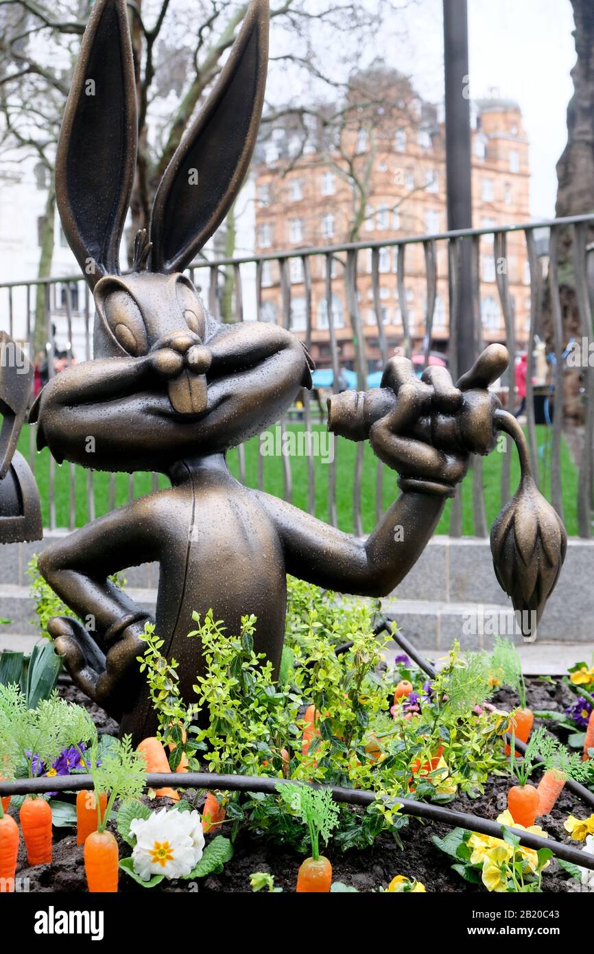 Bugs bunny leicester square hi-res stock photography and images - Alamy